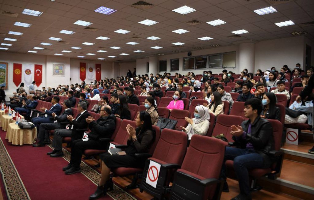 Kırgızistan Manas Üniversitesi’nde “İslam Ekonomisi ve İslami Finans ...